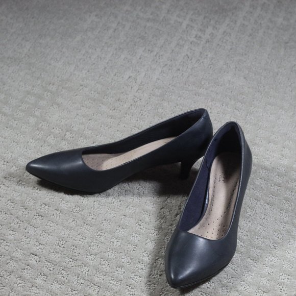 Clarks | Shoes | Nwt Clarks Collection Pumps Leather Almond Toe 2 Heels ...